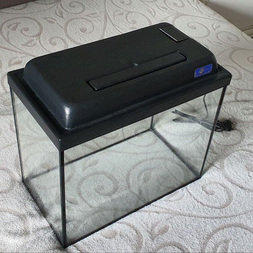 Аквариум с крышкой и лампой, 20 литров