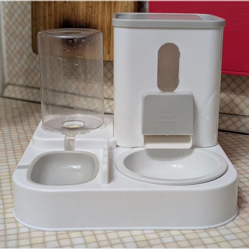 Автоматическая кормушка для кошек и собак