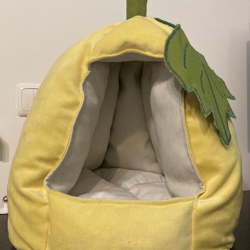 Кошачий домик-лежанка