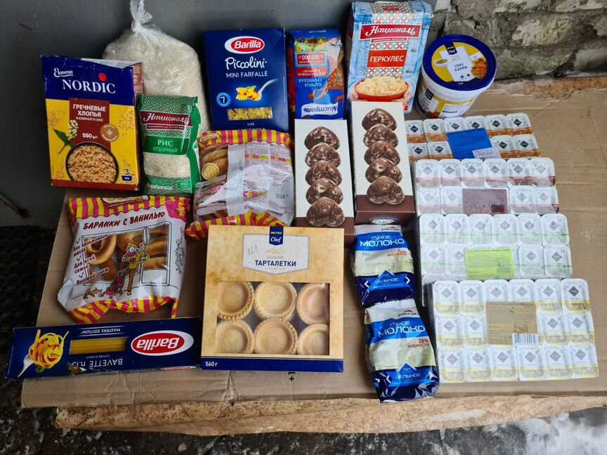 Корм для животных крупы, хлеб, овощи для животных