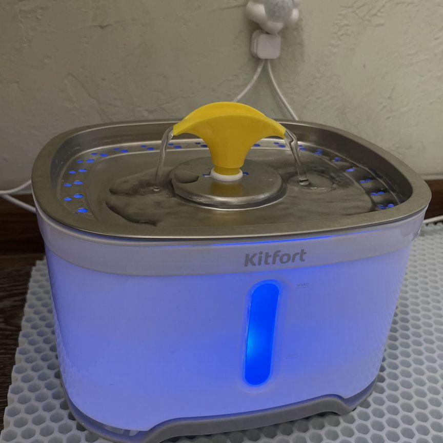 Фонтан поилка для кошек с датчиком движения