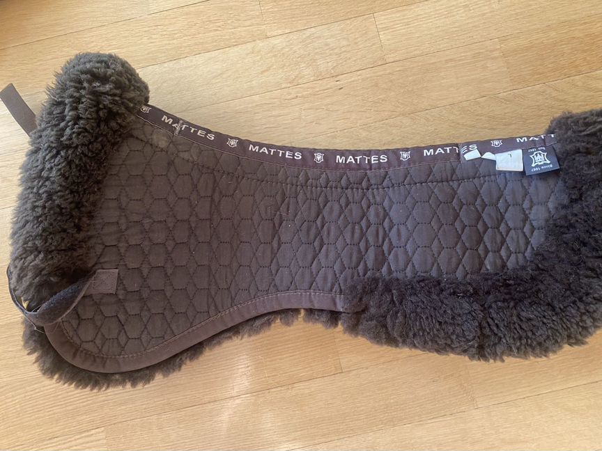 Меховушка под седло Mattes