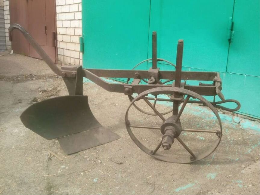 Плуг лошадиный, железный
