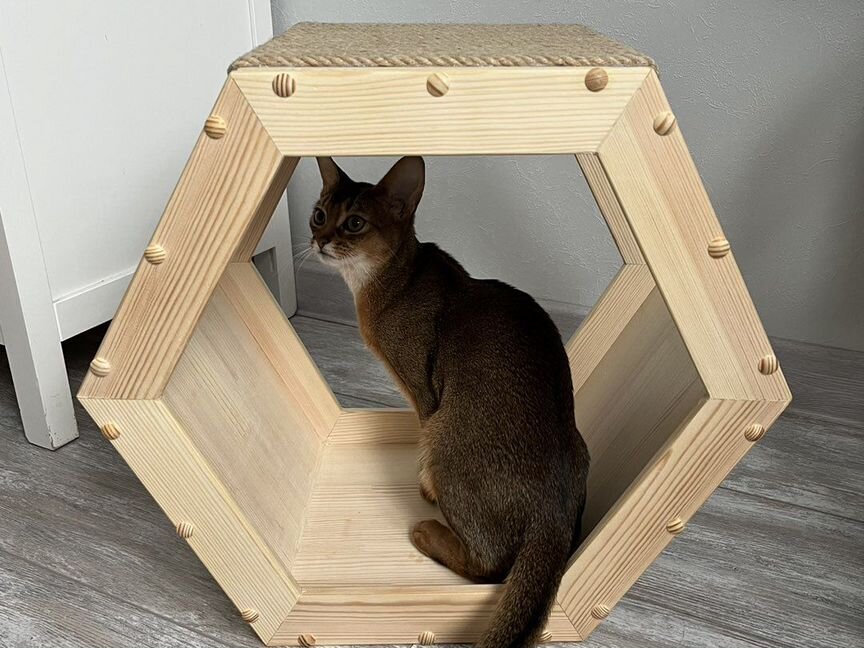 Полка навесная для кошек