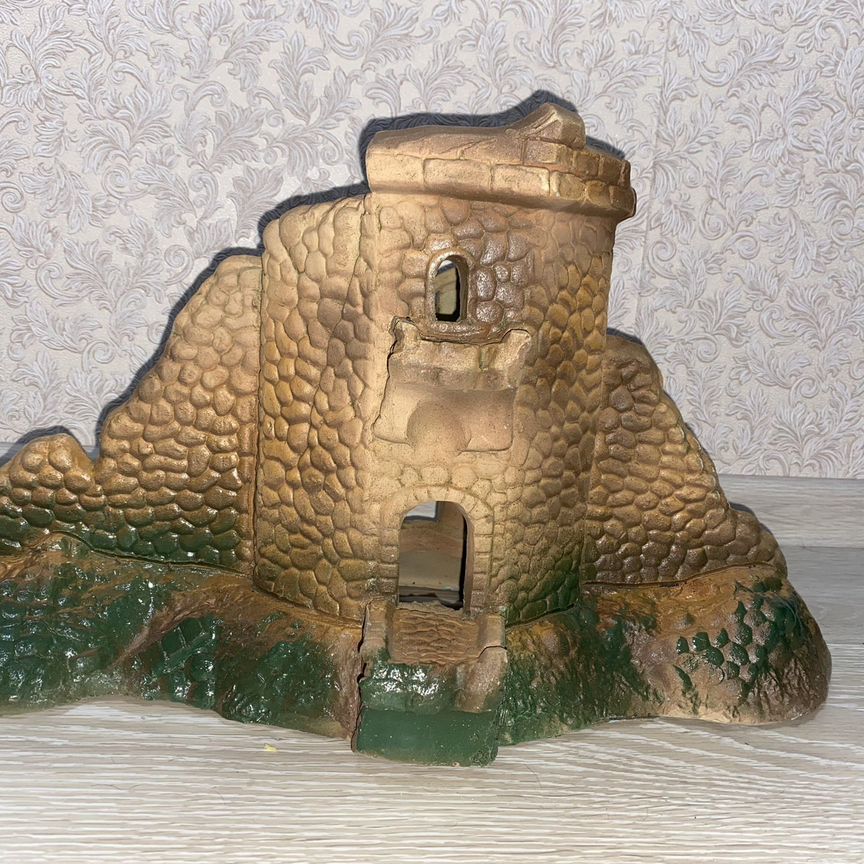 Замок для аквариума