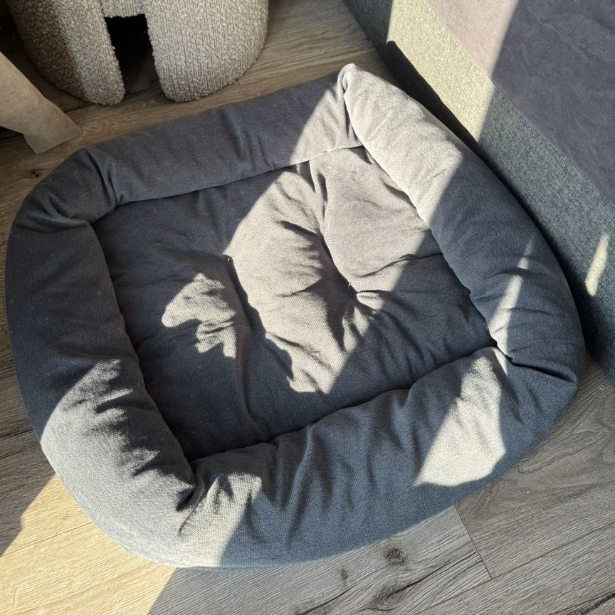 Лежанка для собак и кошек 600х500