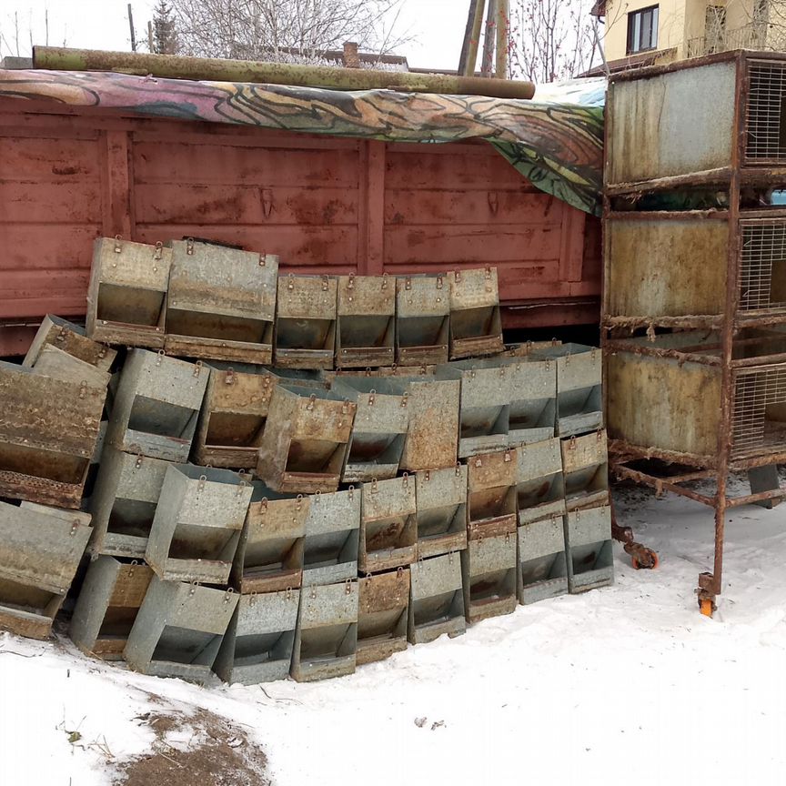 Клетки и кормушки для кроликов и т.д