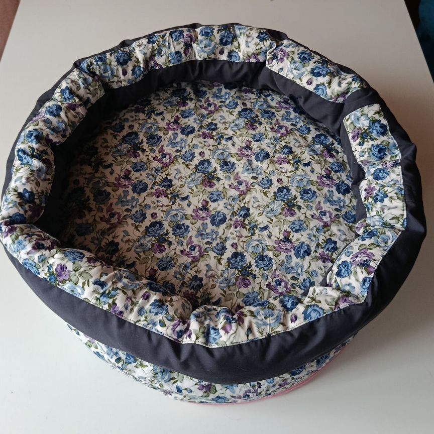 Лежанка для кошек и собак