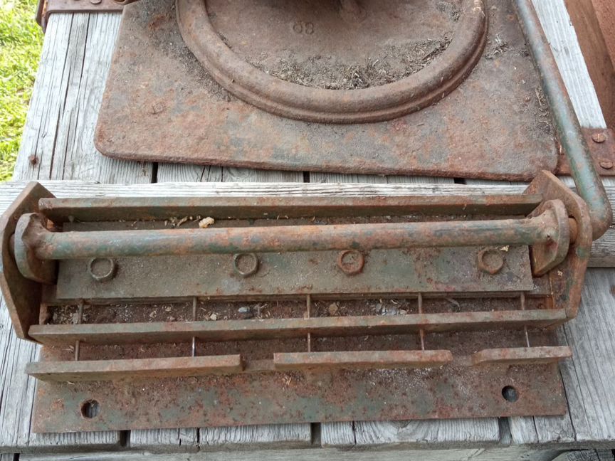 Дырокол для пчелинных рамок