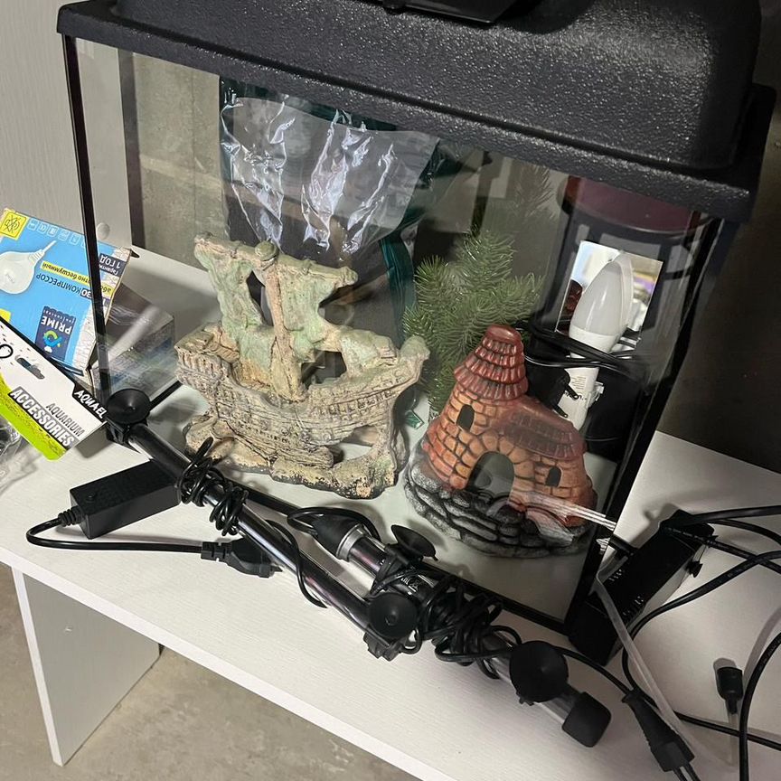 Аквариум с аксессуарами