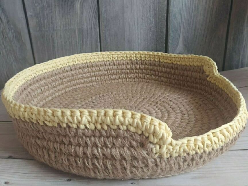 Лежанка новая ручная работа