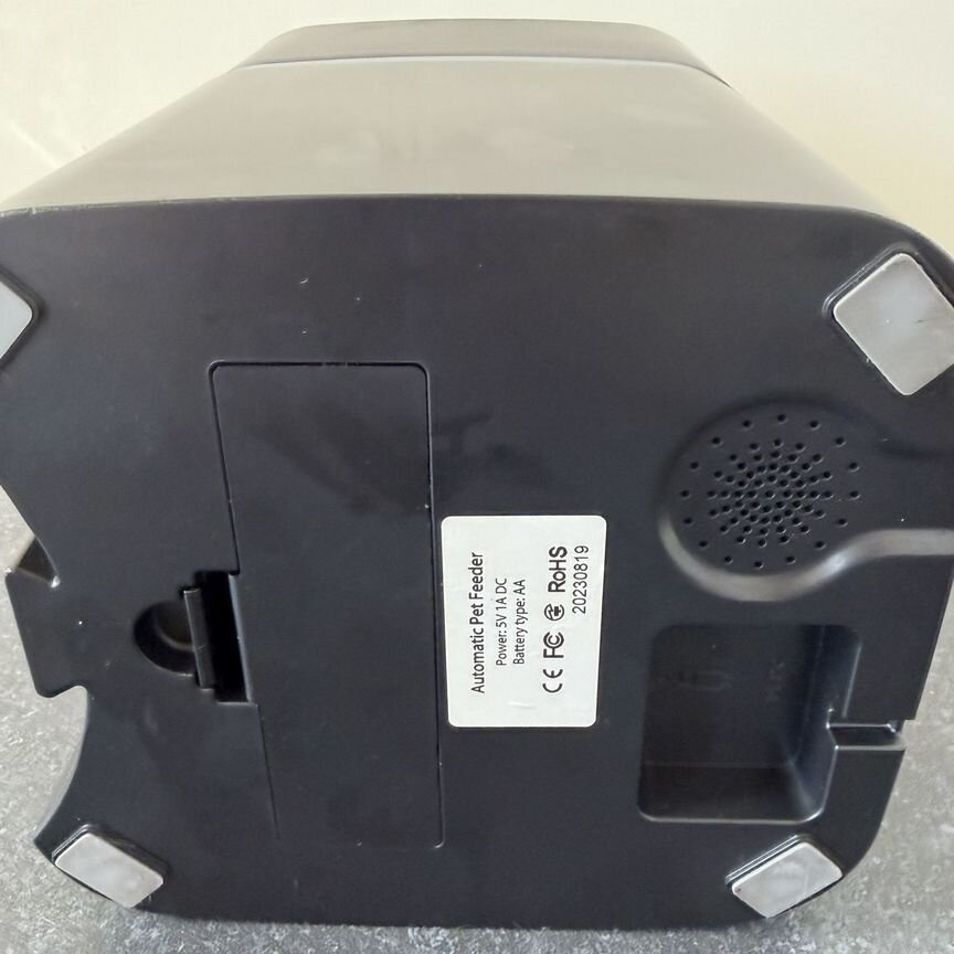 Автоматическая кормушка Picasso для животных