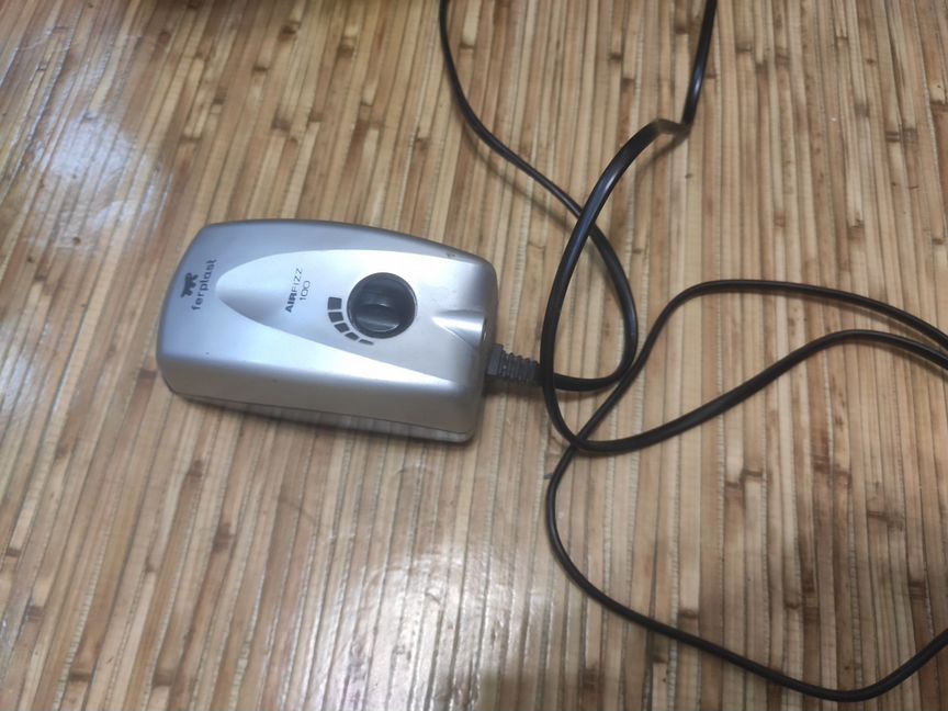 Компрессор для аквариума perplast airfizz 100