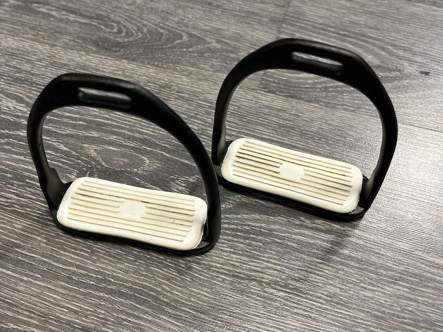 Стремена для лошади