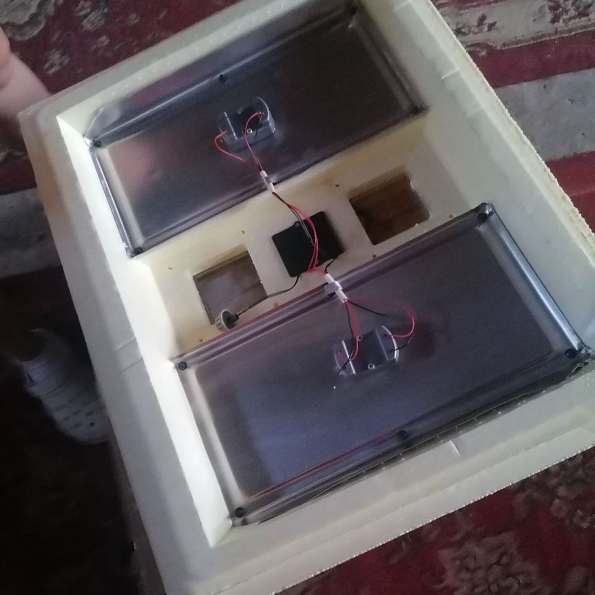 Инкубатор Золушка 2011 года выпуска, торг имеется