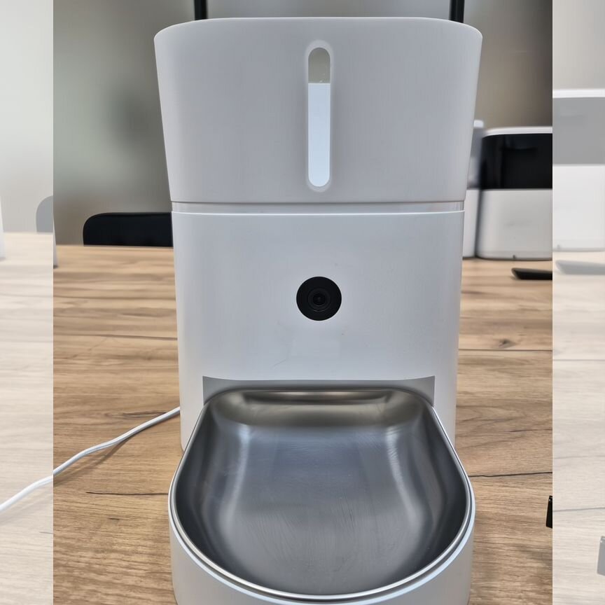 Автоматическая кормушка для животных с камерой