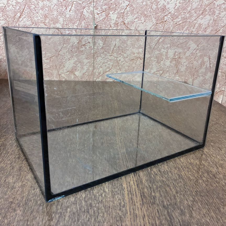 Аквариум с полкой