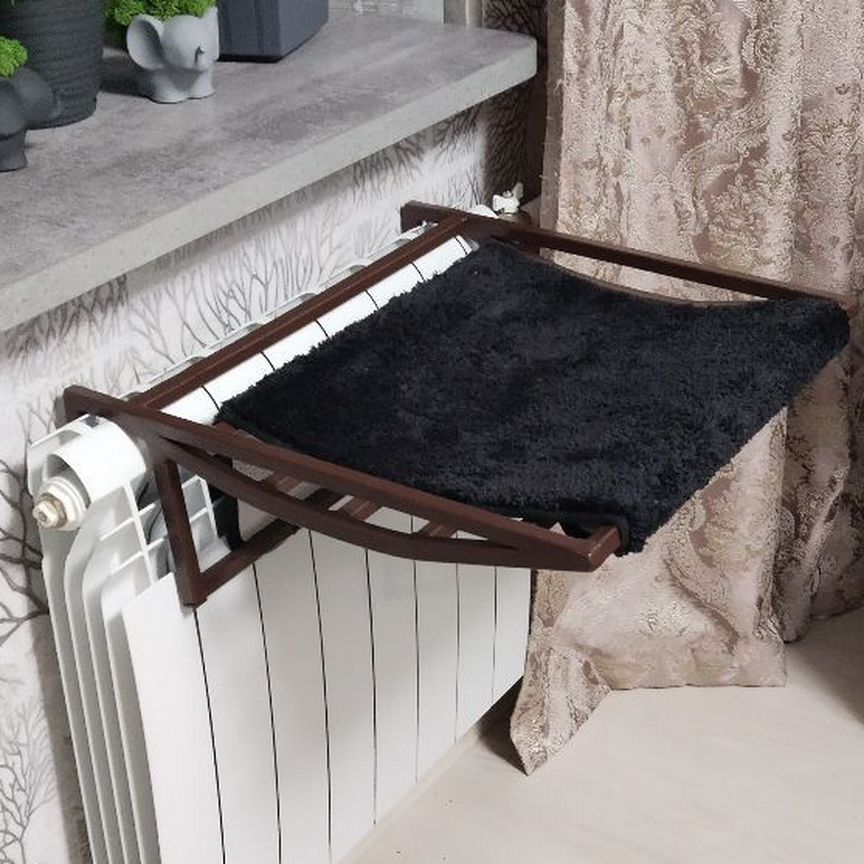 Лежанка для кошек на батарею