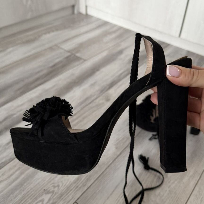 Босоножки 39