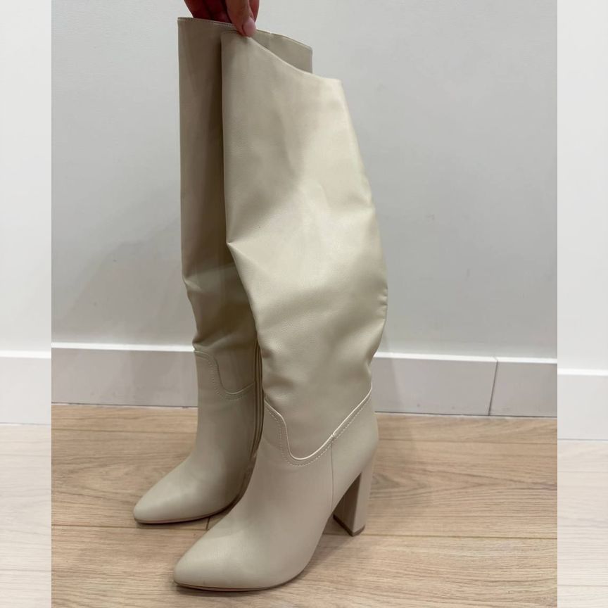 Сапоги трубы на каблуке 39