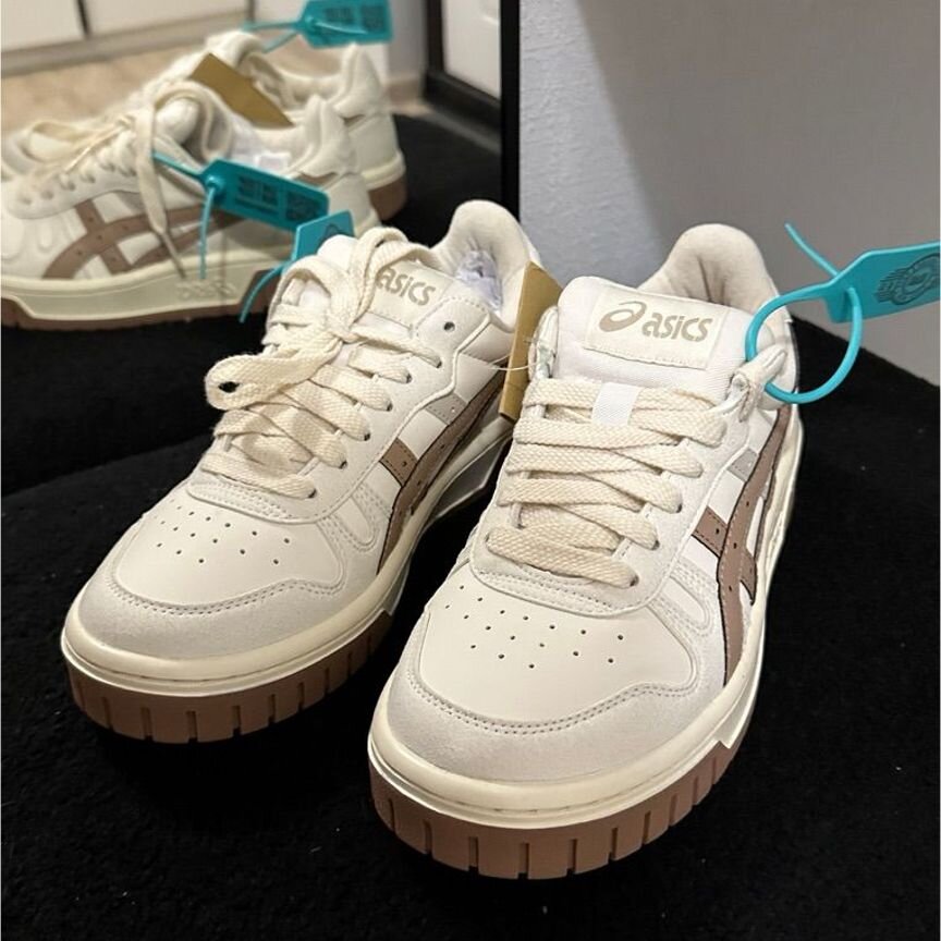 Кроссовки женские asics