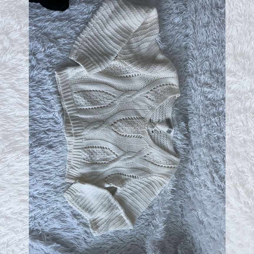 Свитер укороченный