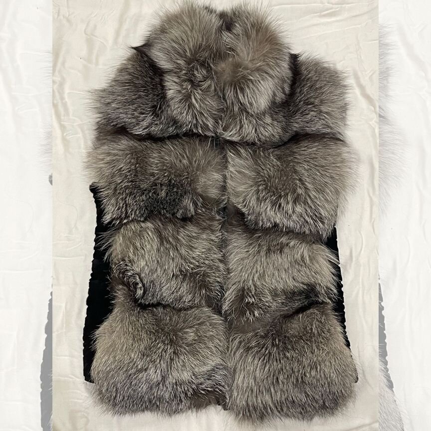 Меховая жилетка Saga Fox чернобурка S