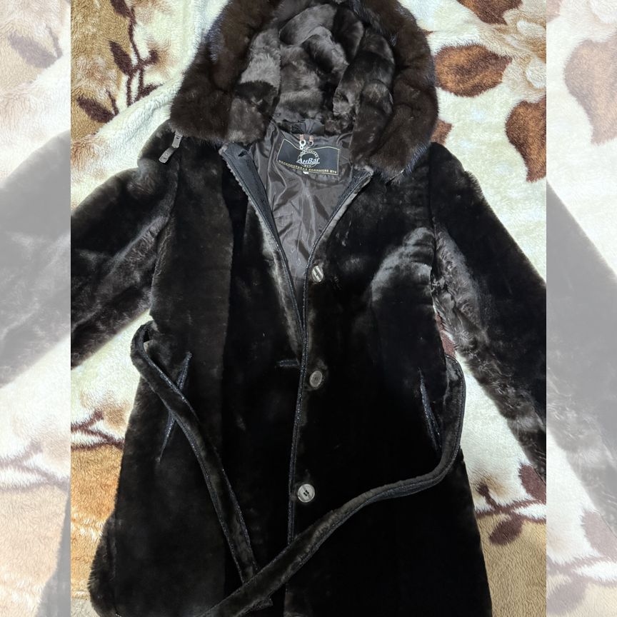 Шуба мутоновая с капюшоном