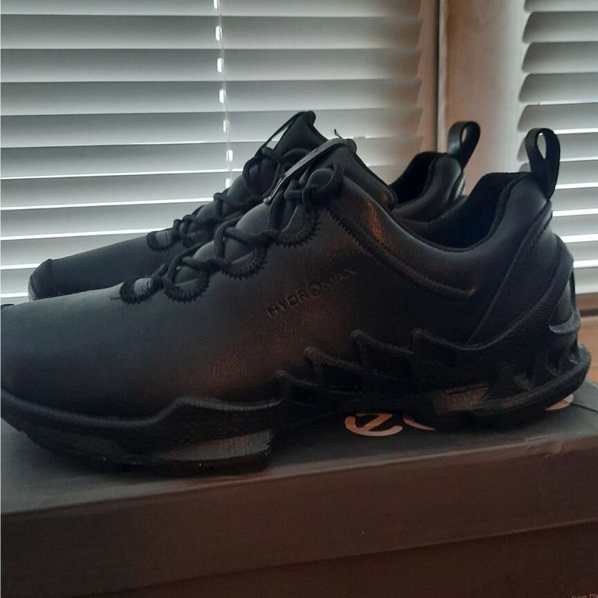 Продам кроссовки