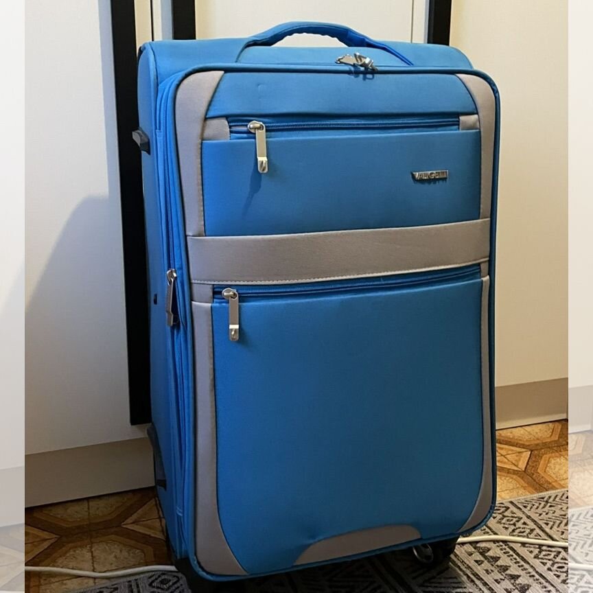 Чемодан на колесах большой