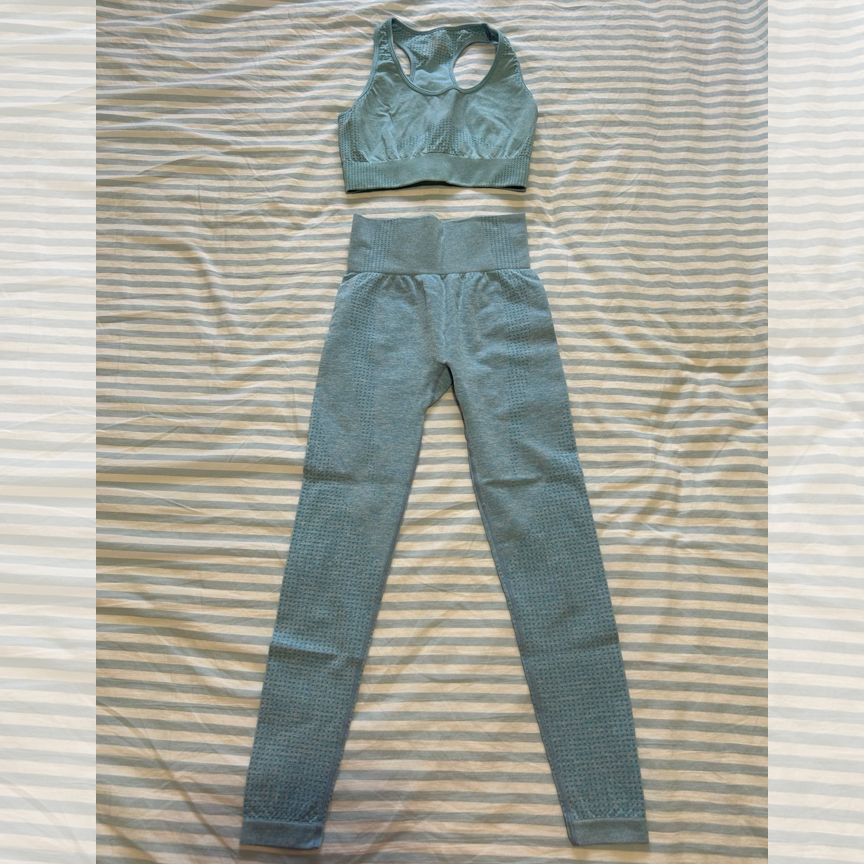 Спортивный костюм женский